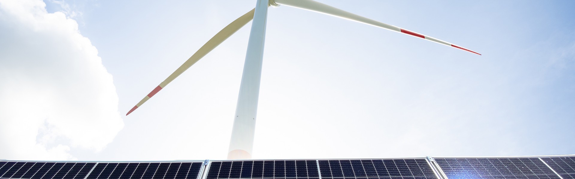 Stromgewinnung aus Wind und Sonne
